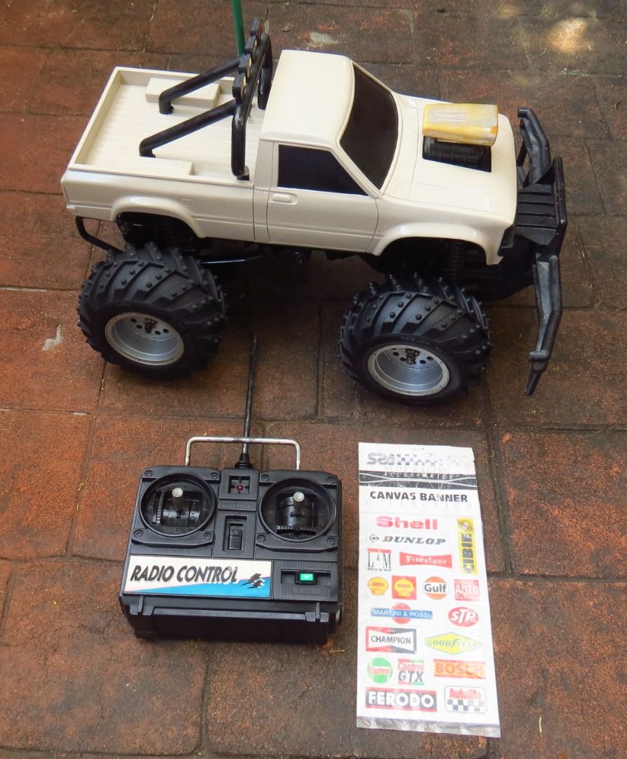 Vintage RC Toyota Hilux, Hobbies & Toys, Memorabilia & Collectibles ...