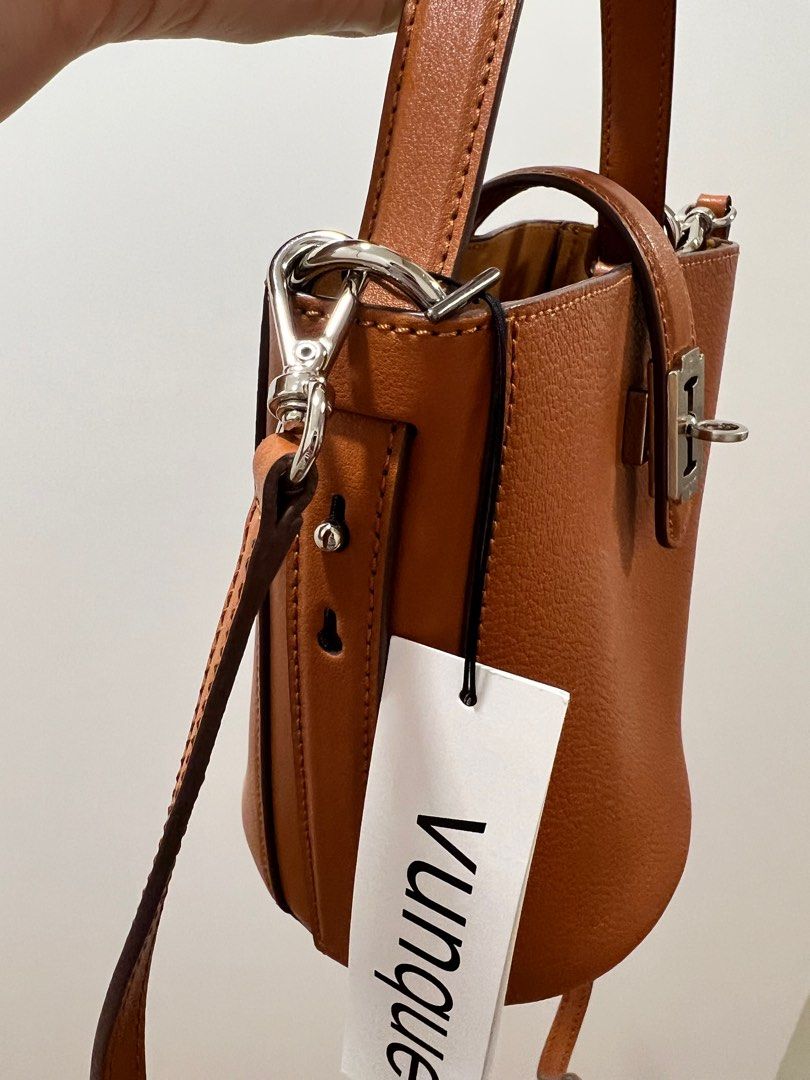 VUNQUE Petite bucket bag, Women's Fashion, Bags & Wallets, Shoulder ...