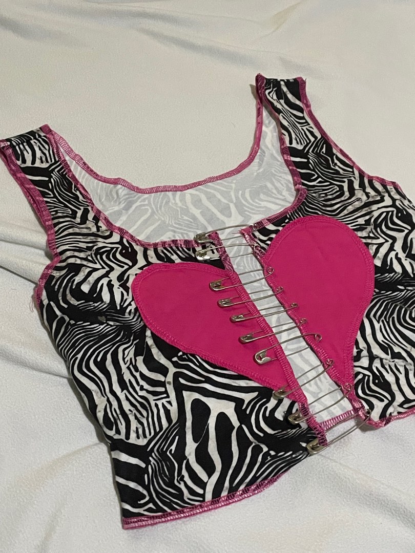 Y2k top, Women's Fashion, Tops, Sleeveless on Carousell