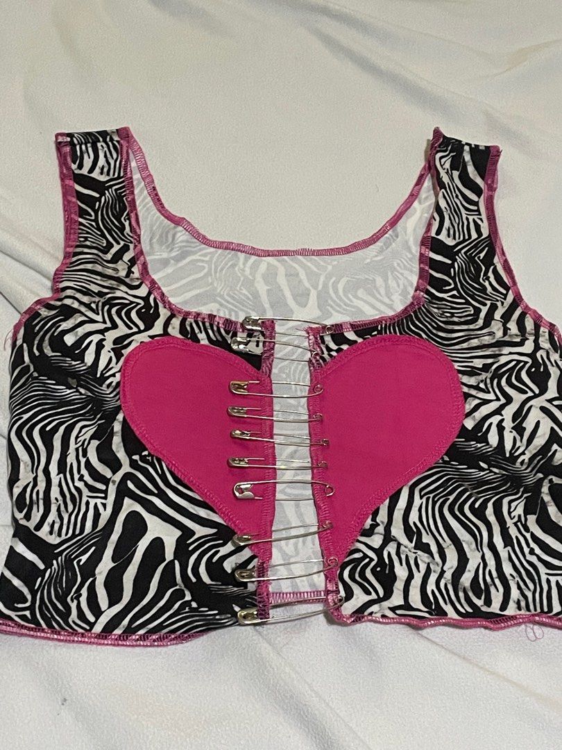 Y2k top, Women's Fashion, Tops, Sleeveless on Carousell