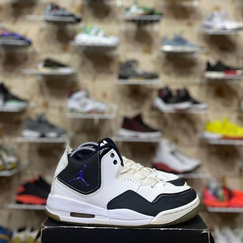 Air Jordan Courtside 23, Fesyen Pria, Sepatu , Sneakers di Carousell