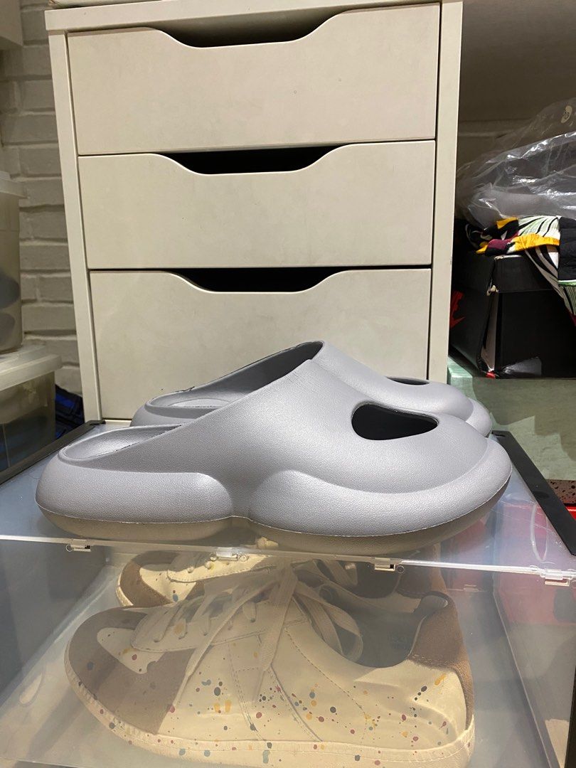 Alien Slides, Men's Fashion, Footwear, Slippers & Slides on Carousell