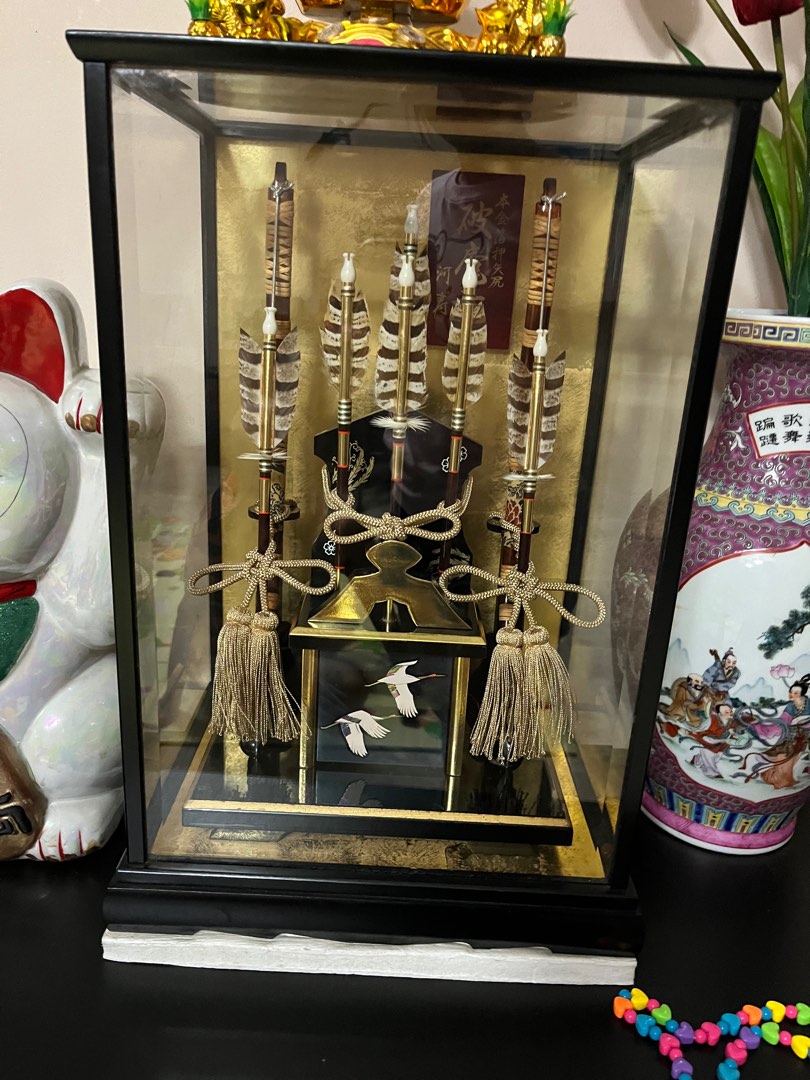 Bow and arrow display, Hobbies & Toys, Memorabilia & Collectibles ...