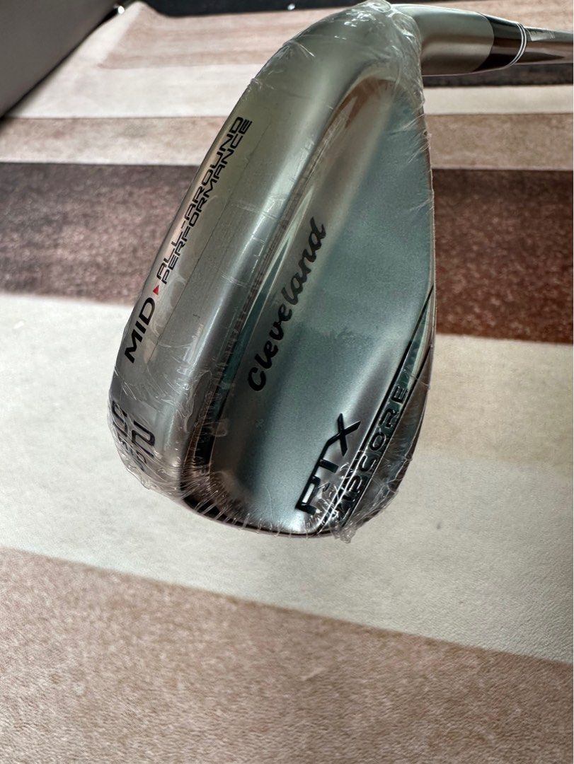 Cleveland RTX ZipCore Tour Satin Wedge (52 deg), Sports Equipment, Sports & Games, Golf on Carousell