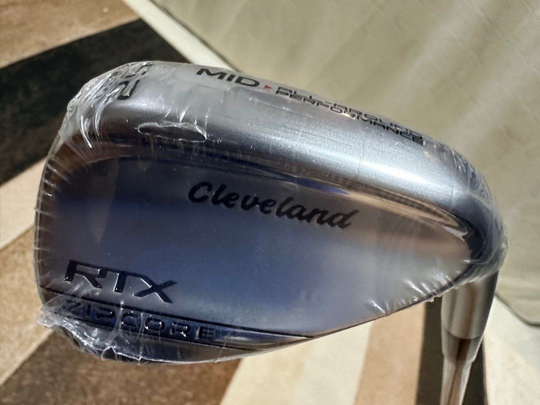 Cleveland RTX ZipCore Tour Satin Wedge (52 deg), Sports Equipment, Sports & Games, Golf on Carousell