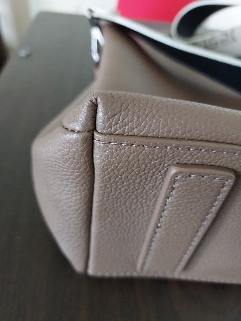 Esquire bag, Women's Fashion, Bags & Wallets, Cross-body Bags on Carousell