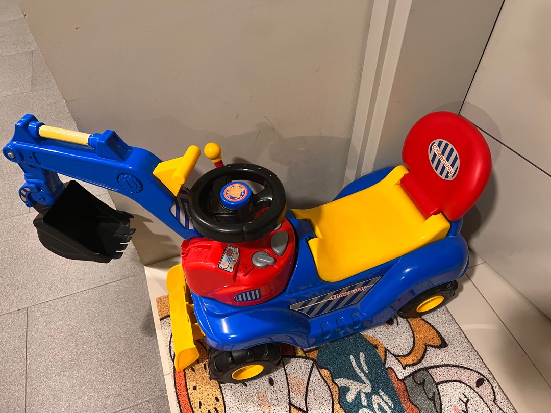 Excavator Ride On toy car, Hobbies & Toys, Toys & Games on Carousell