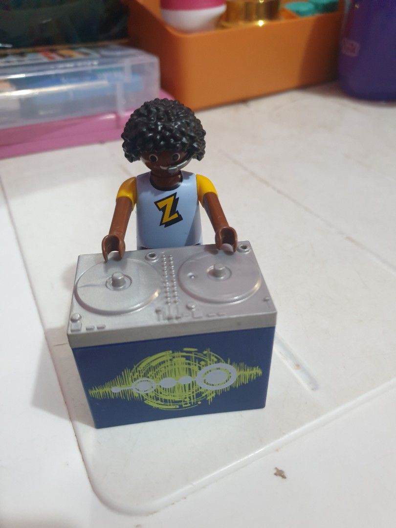Figure Playmobil DJ (Disc Jockey) Original, Toys & Collectibles, Mainan ...