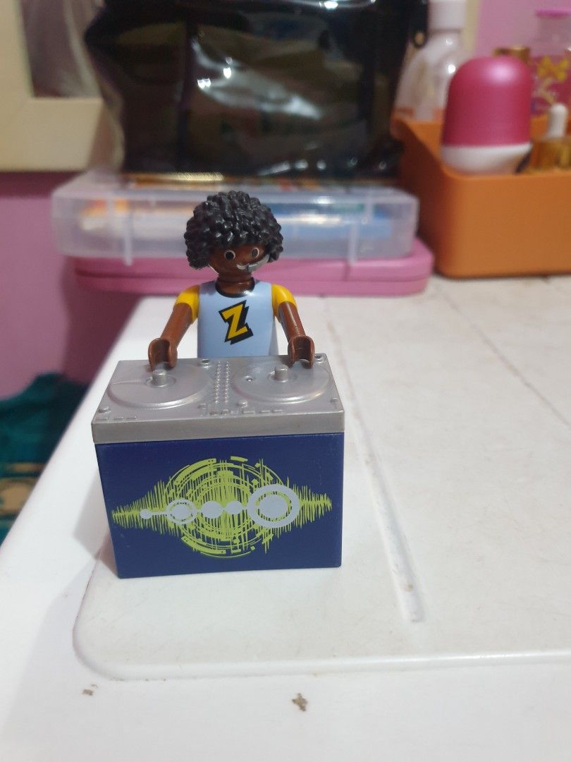 Figure Playmobil DJ (Disc Jockey) Original, Toys & Collectibles, Mainan ...