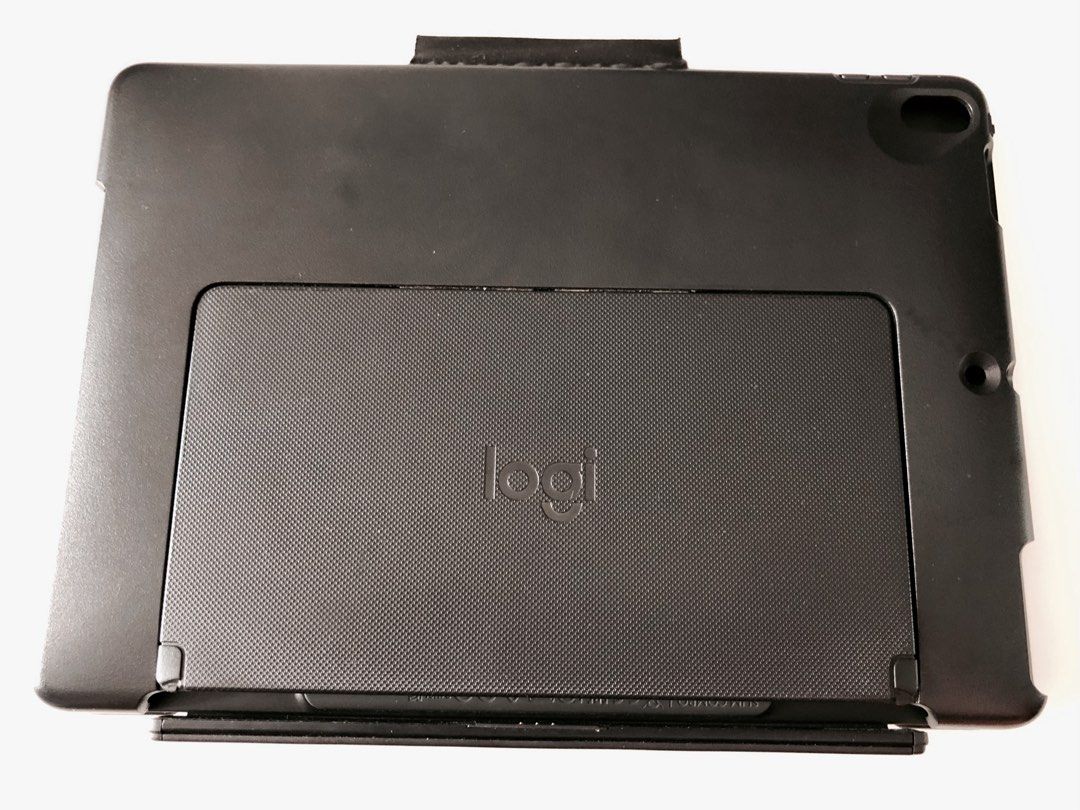 FS: Logitech iPad Air (Gen3) cover/keyboard case, Mobile Phones ...