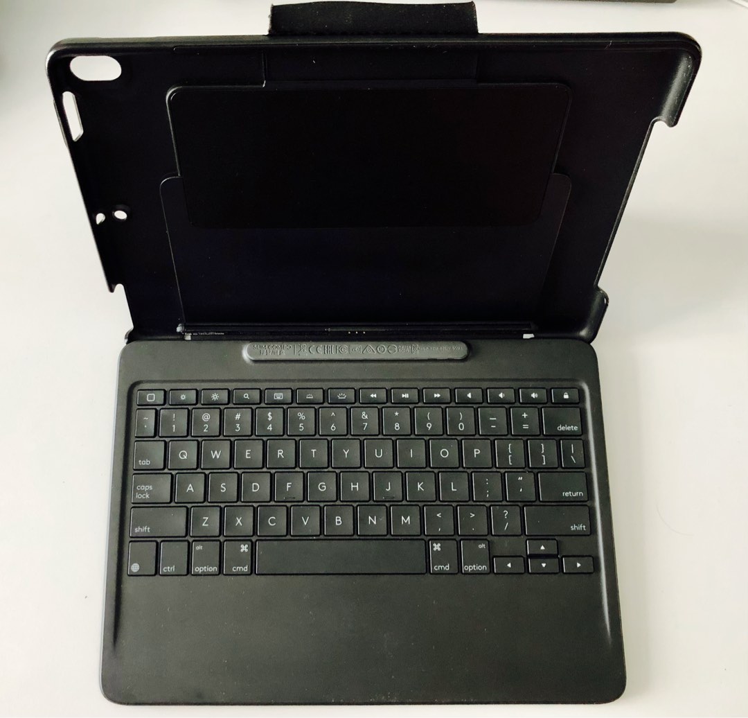 FS: Logitech iPad Air (Gen3) cover/keyboard case, Mobile Phones ...