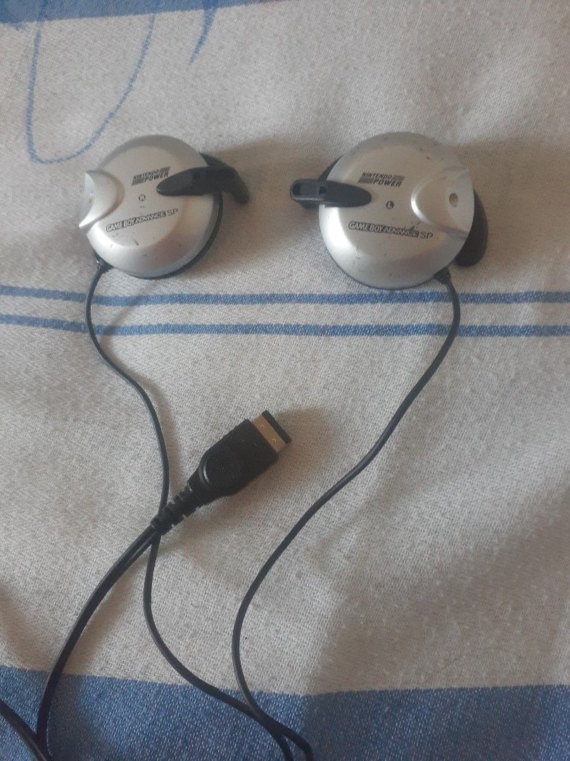 Gameboy advance sp earhook, Audio, Headphones & Headsets on Carousell