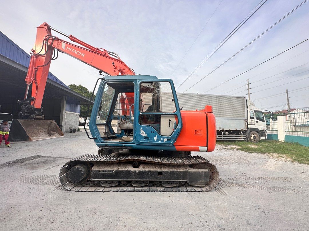 HITACHI EX-120-3 EXCAVATOR 12V, Commercial & Industrial, Construction ...