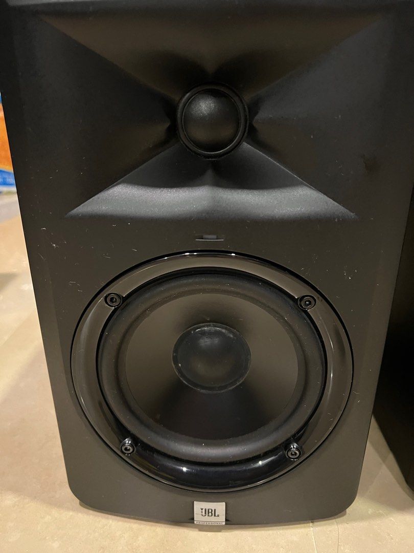 JBL LSR 305 monitor speakers, Audio, Soundbars, Speakers & Amplifiers ...
