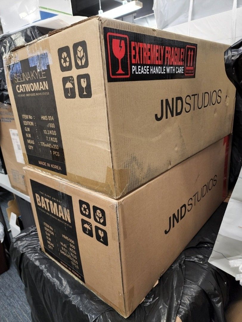 JND Studio 1:3 Batman and Catwoman, 興趣及遊戲, 玩具 & 遊戲類 - Carousell