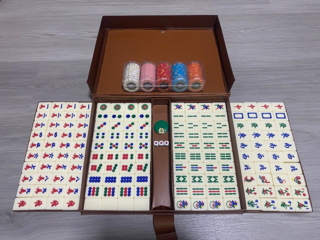 Mahjong set with chips, Hobbies & Toys, Toys & Games on Carousell