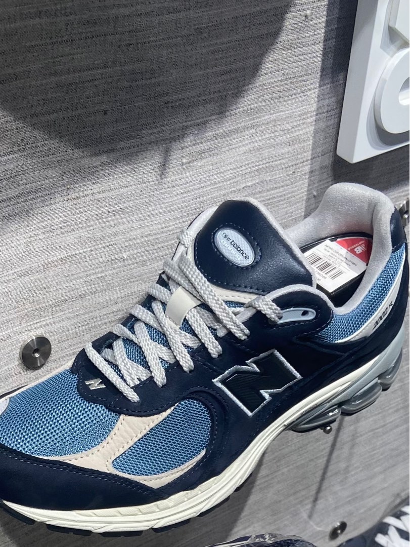 New balance 2002r navy, Fesyen Pria, Sepatu , Sneakers di Carousell