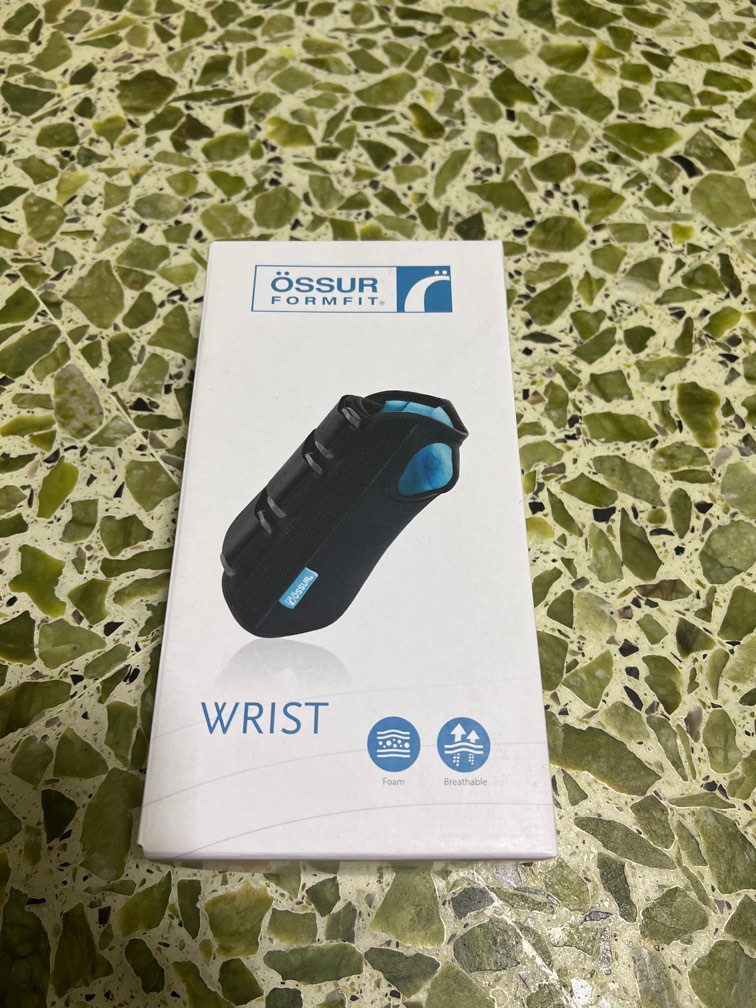 OSSUR form fit Wrist Brace, Health & Nutrition, Braces, Support ...