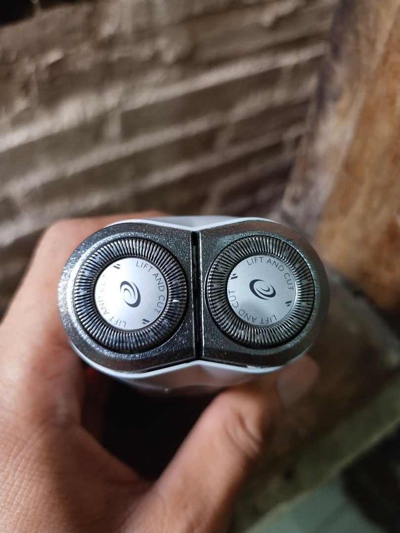 Philips shaver bekas, Elektronik, Lainnya di Carousell