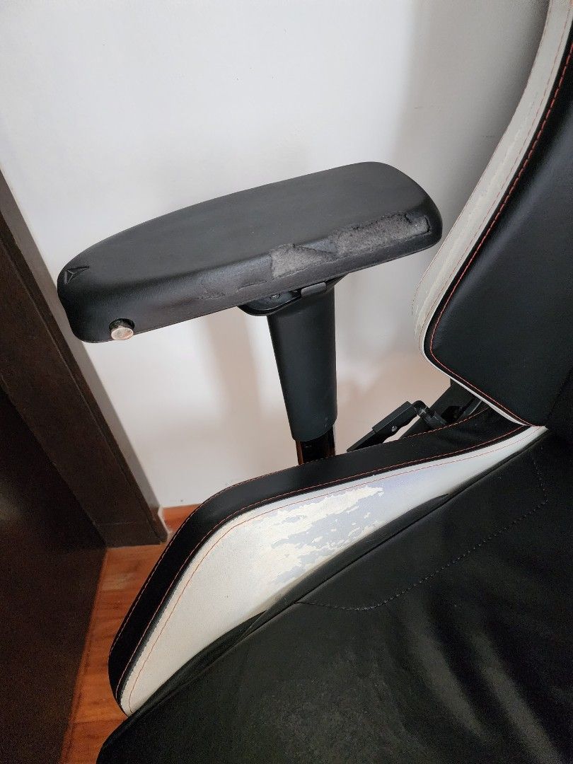 Secret Lab chair Omega 2020, Furniture & Home Living, Furniture, Chairs ...