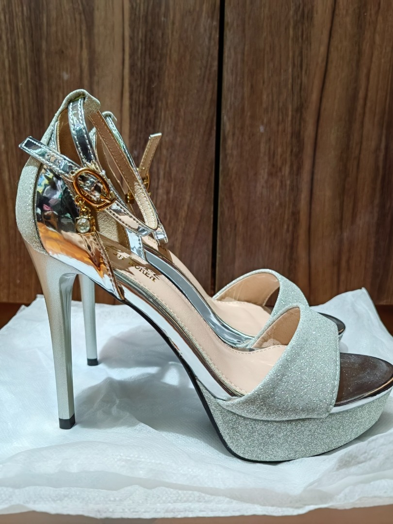 Silver Metallic High Heels, Women's Fashion, Footwear, Heels on Carousell