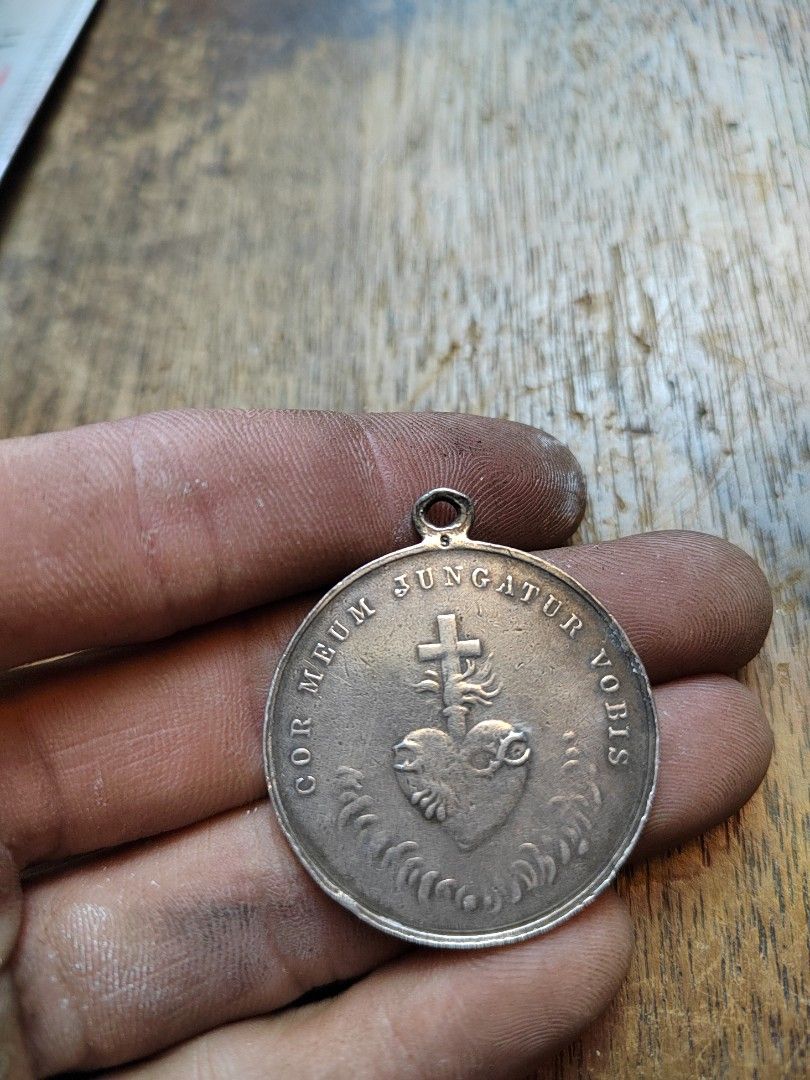 Solid silver medal - Virgin Mary, Hobbies & Toys, Collectibles ...