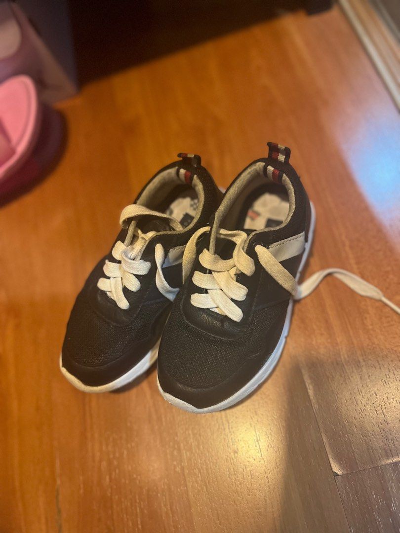 Tommy snickers, Babies & Kids, Babies & Kids Fashion on Carousell