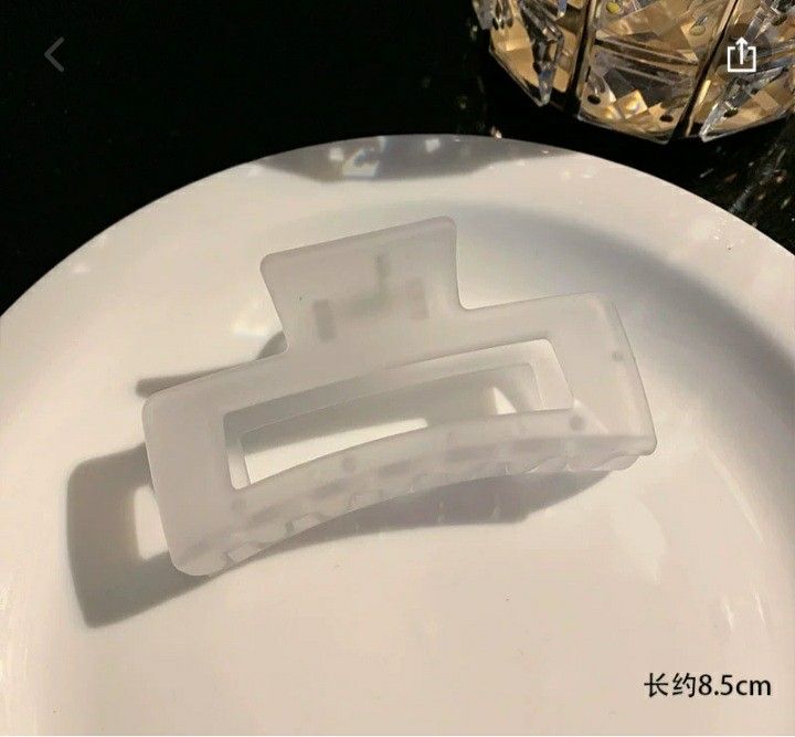 Transparent claw clips, Women's Fashion, Watches & Accessories, Hair ...