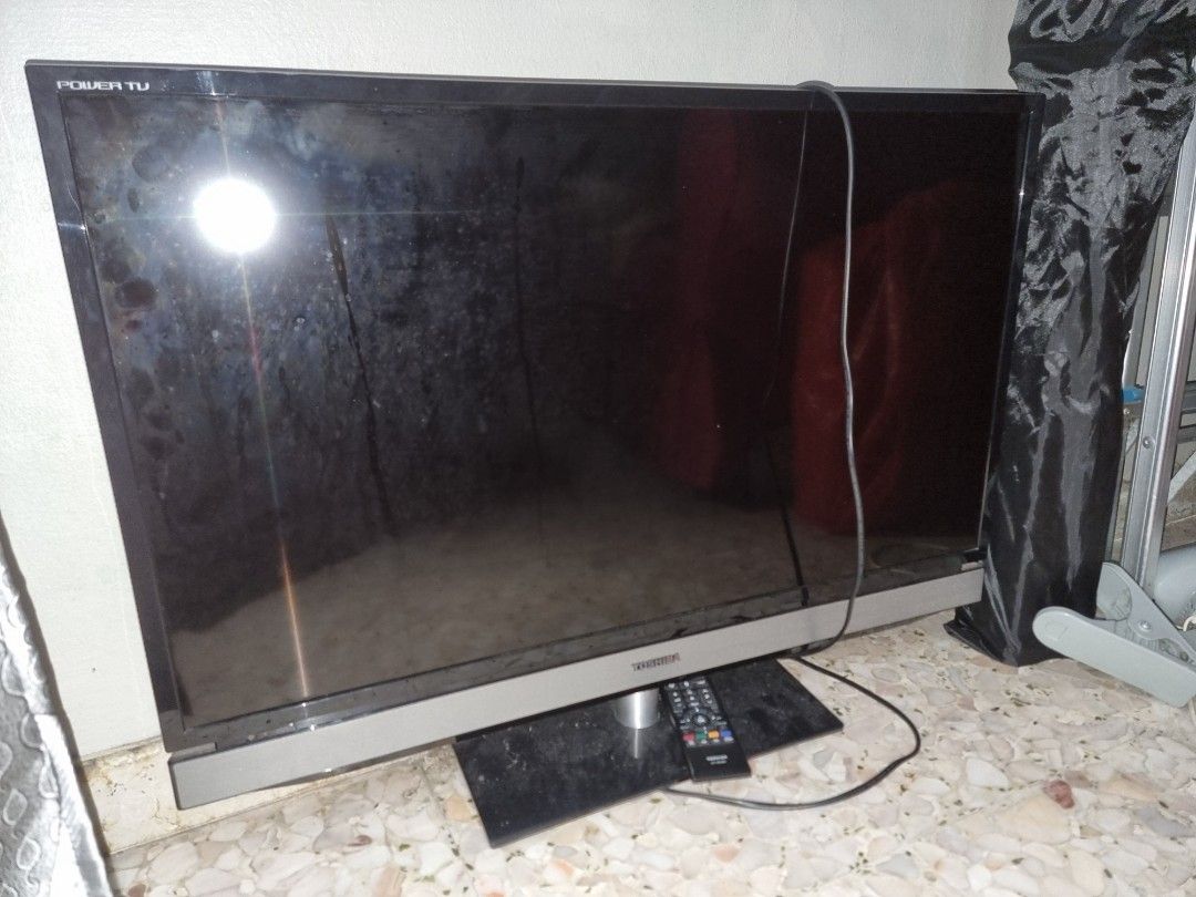 32 inch Toshiba TV, TV & Home Appliances, TV & Entertainment, TV on ...