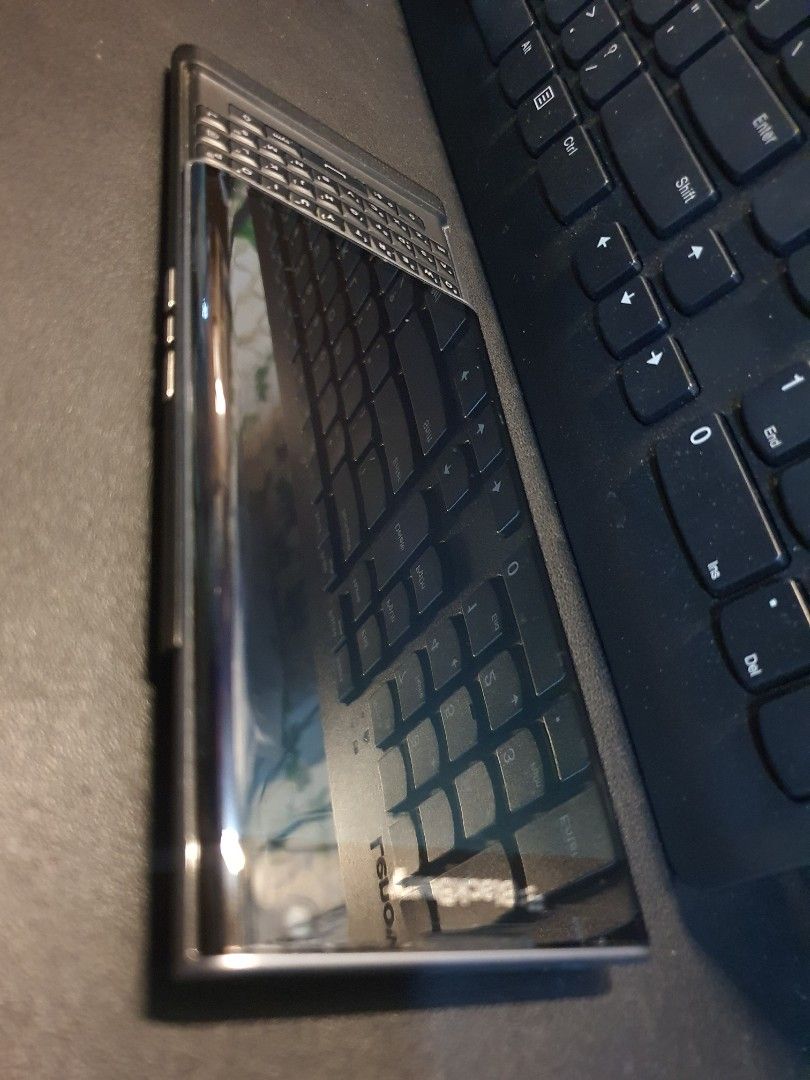 Blackberry Priv STV100-4 Factory-Unlocked with Original Accessories MINT, Mobile Phones ...