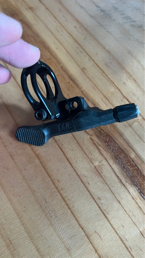 Broken OneUp Components Carbon Dropper Post Remove V1, Sports Equipment ...