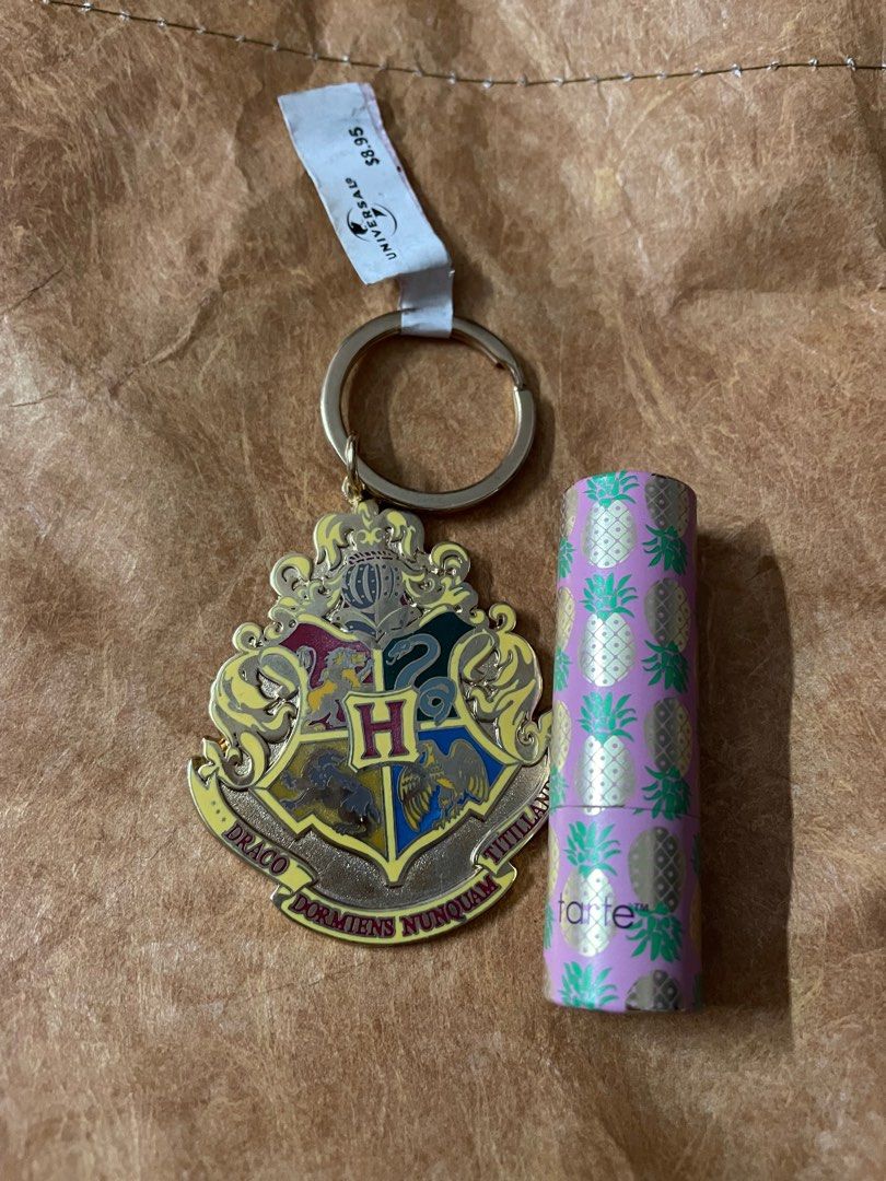 Harry Potter Hogwarts Crest keychain, Hobbies & Toys, Collectibles ...