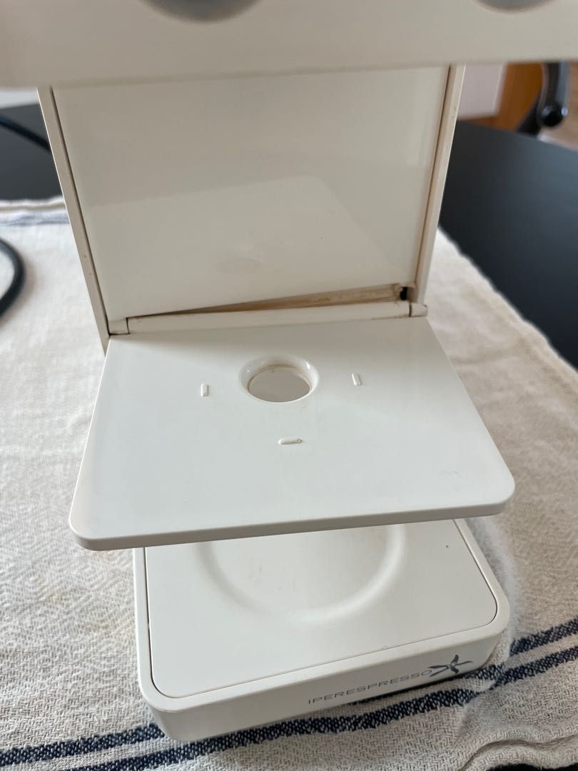 Illy capsule coffee machine (white), TV & Home Appliances, Kitchen ...