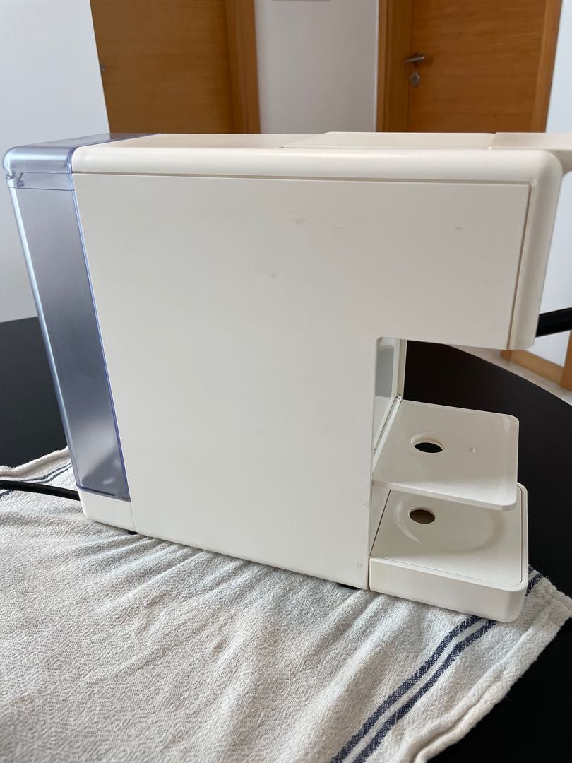 Illy capsule coffee machine (white), TV & Home Appliances, Kitchen ...