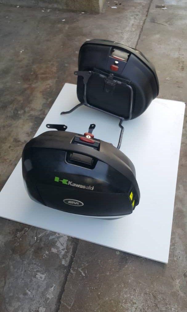 Kawasaki ER6 F/ N 2010 Givi side box complete, Auto Accessories on ...