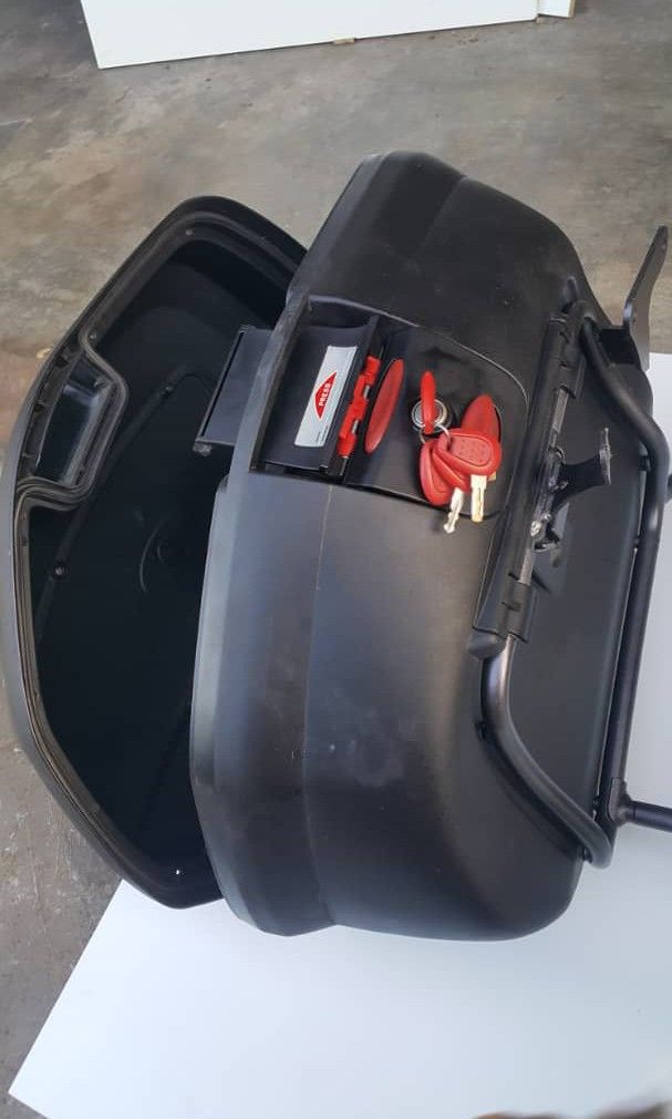 Kawasaki ER6 F/ N 2010 Givi side box complete, Auto Accessories on ...