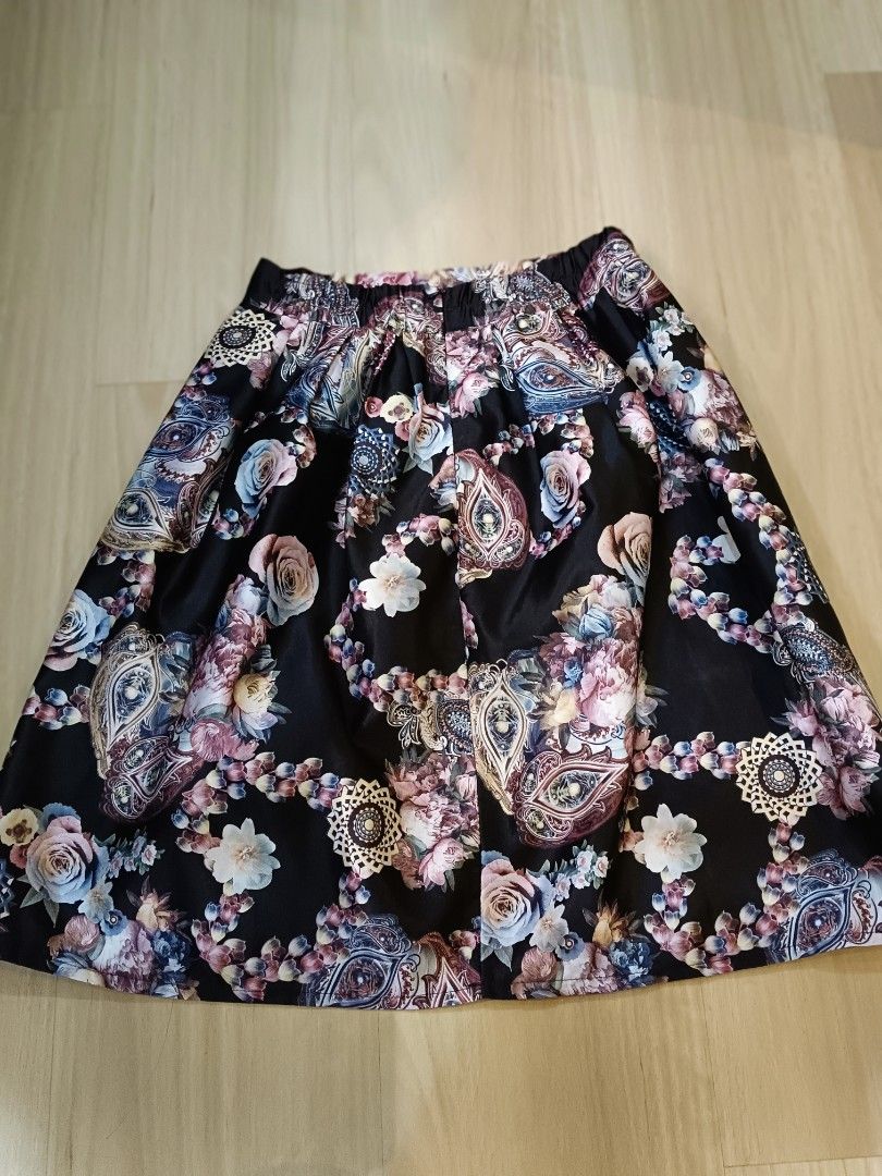 Knee Skrit, Women's Fashion, Dresses & Sets, Sets or Coordinates on ...