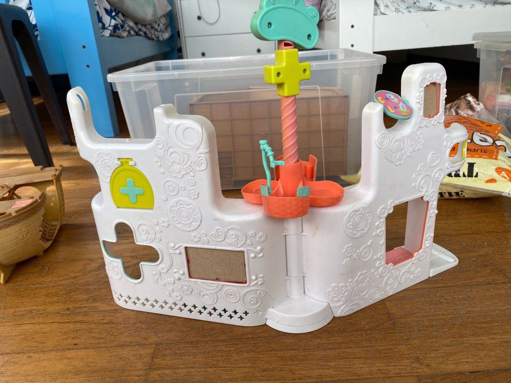 Littlest Pet Shop LPS Vet hospital rescue centre, Hobbies & Toys, Toys ...