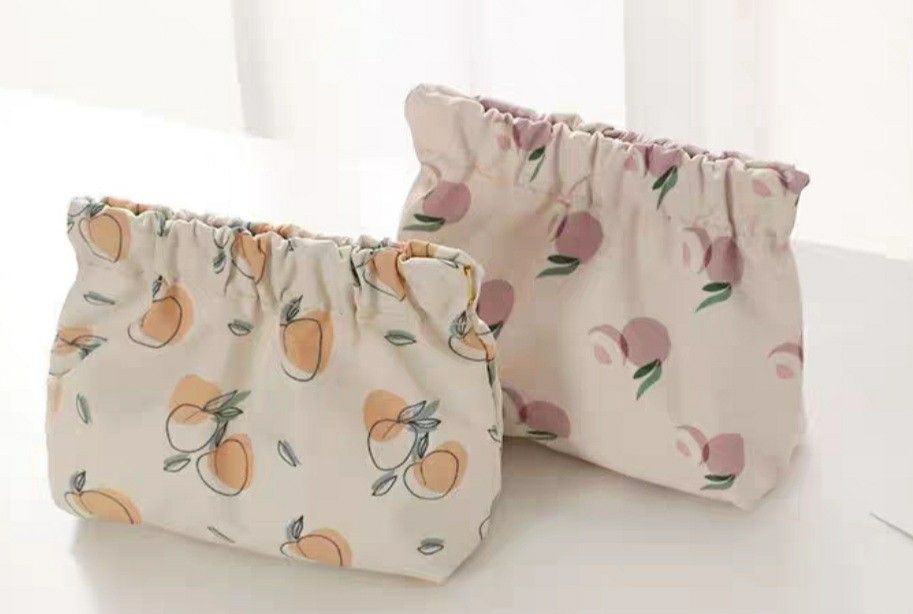 Mini Magnetic Pouch, Women's Fashion, Bags & Wallets, Purses & Pouches ...