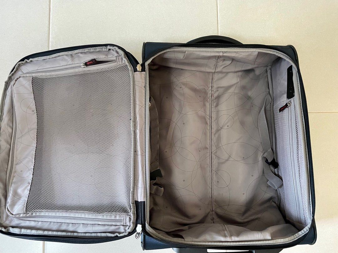 Navy blue samsonite TSA lock 2 wheel, Hobbies & Toys, Travel, Luggage ...