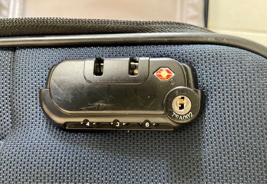 Navy blue samsonite TSA lock 2 wheel, Hobbies & Toys, Travel, Luggage ...