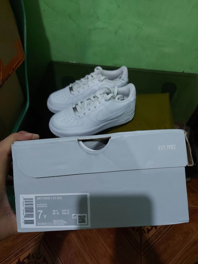 Nike Air Force 1 LE Triple White 7y (Slightly Creased Box See pics ...