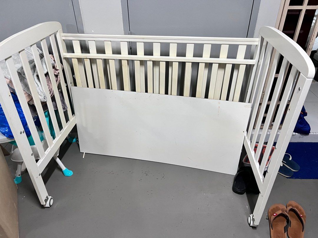 Palette box baby cot, Babies & Kids, Baby Nursery & Kids Furniture ...