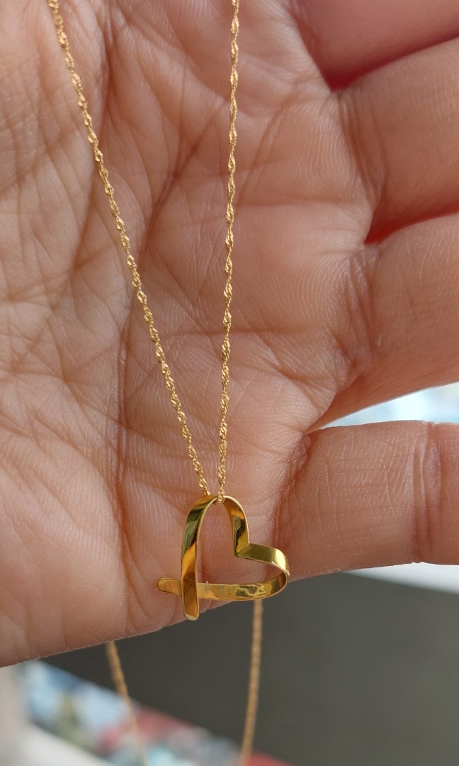 Pawnable Necklace 18K Mother finger heart, Women's Fashion, Jewelry ...