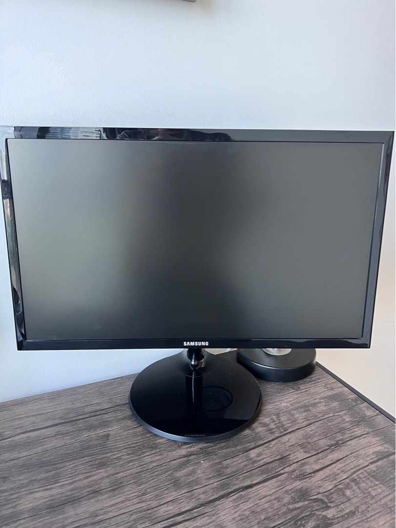 Samsung Monitor, Computers & Tech, Desktops on Carousell
