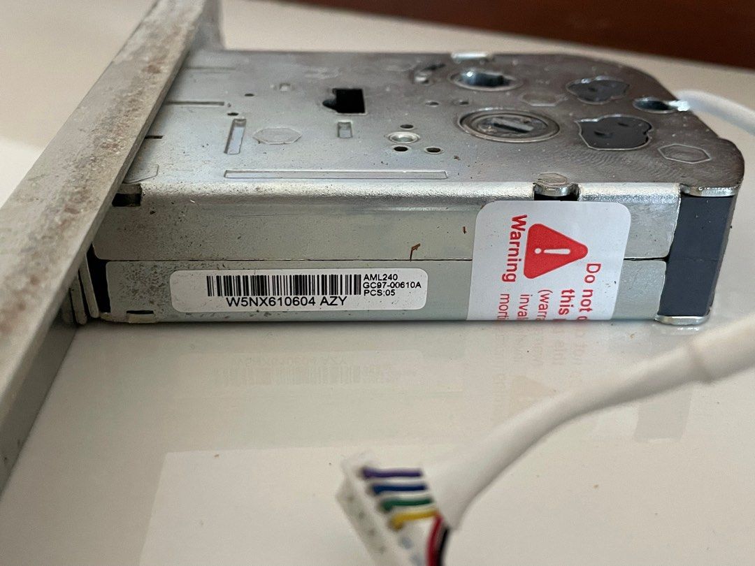 Samsung smart door lock SHS-P718, Furniture & Home Living, Security ...