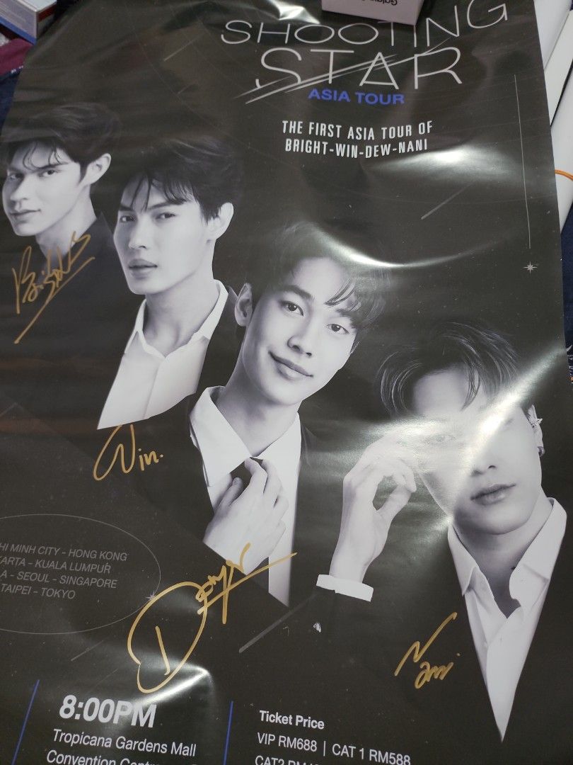 Signed shooting star concert poster KL, Hobbies & Toys, Memorabilia ...