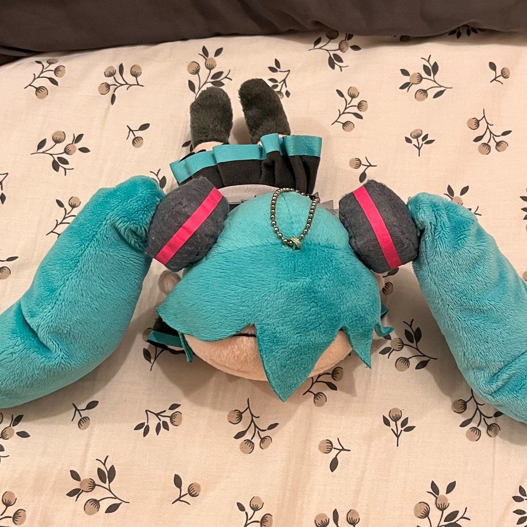 Sleepy hatsune miku, Hobbies & Toys, Toys & Games on Carousell