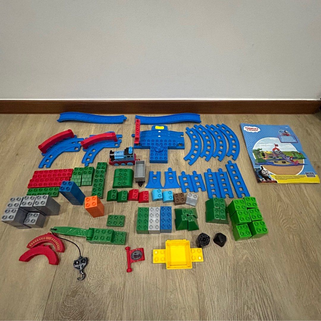 Thomas and Friends Mega Bloks railway play set/ Zooming along at ...