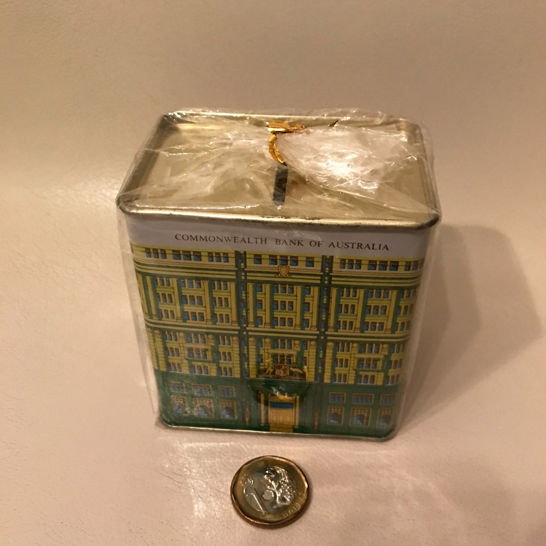 Vintage CBA coin box, Women's Fashion, Jewelry & Organisers, Accessory ...